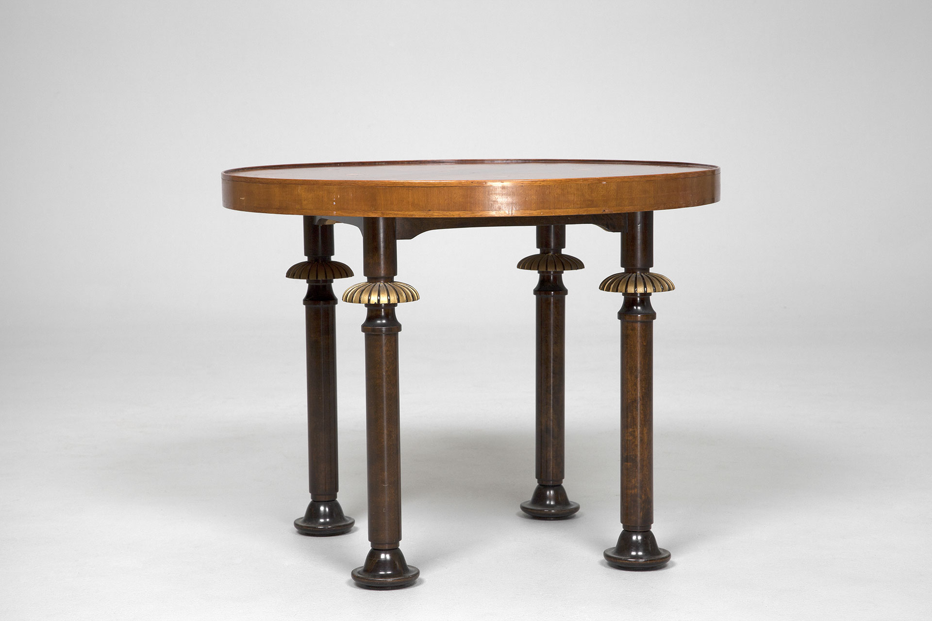 Jacksons - Neoclassic Table